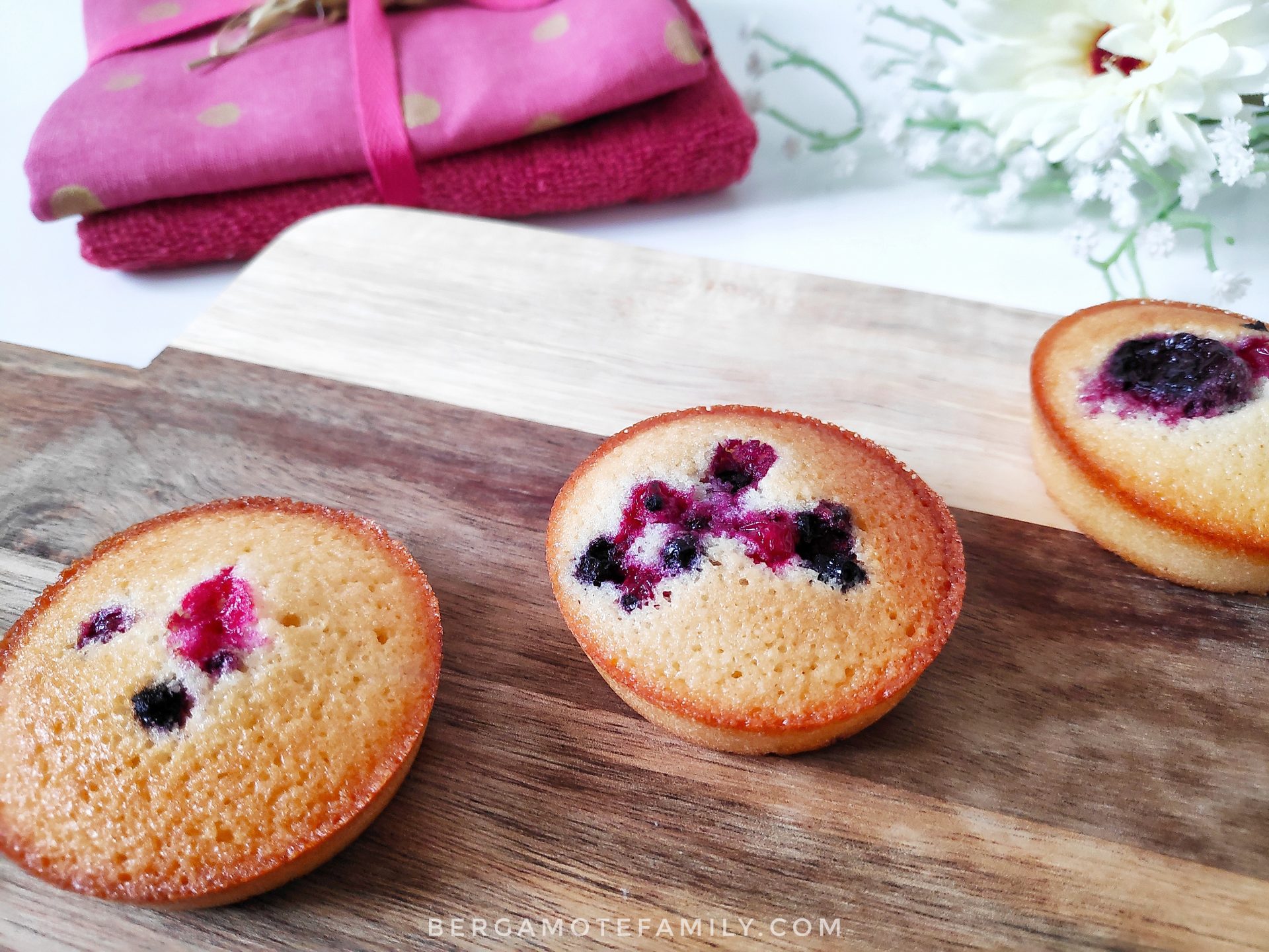 Délicieux : les financiers aux fruits rouges - Bergamote & Family
