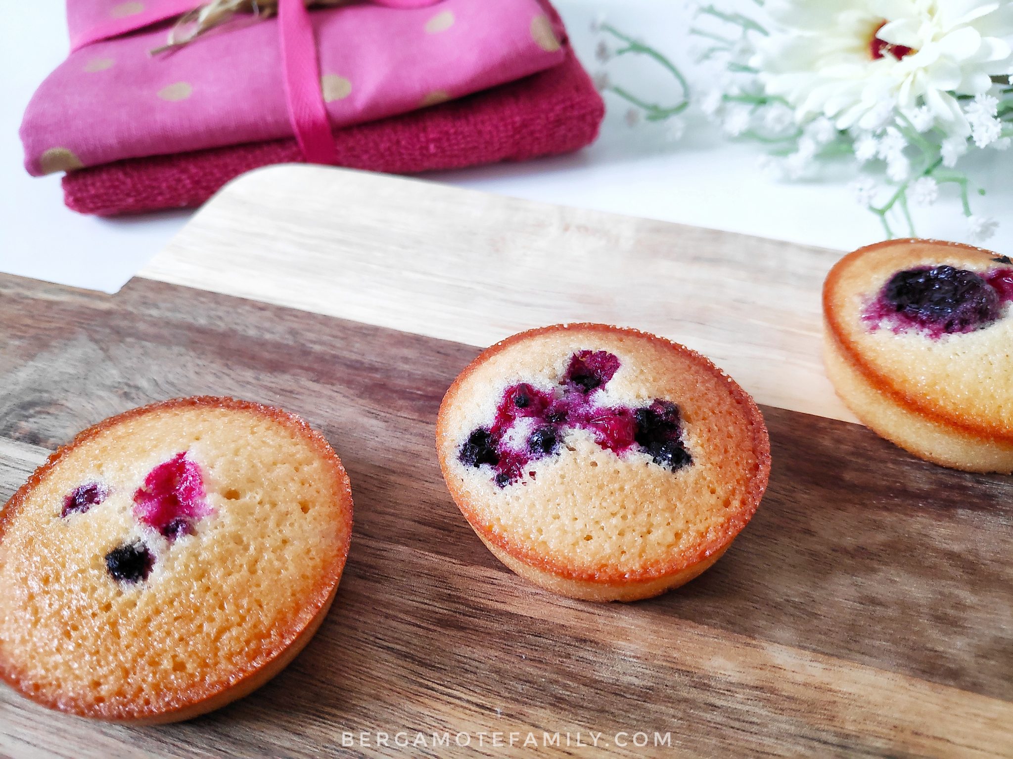 Délicieux : les financiers aux fruits rouges - Bergamote & Family